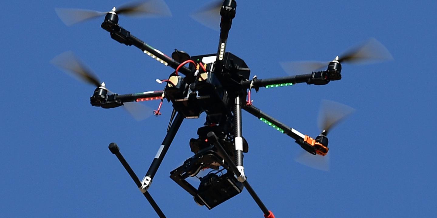 Survol du New Jersey par des drones mystérieux : Donald Trump juge le phénomène « étrange », la ...